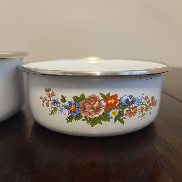 Kobe Kitchen | Kitchen | Vintage Floral Print Metal Enamel Nesting ...
